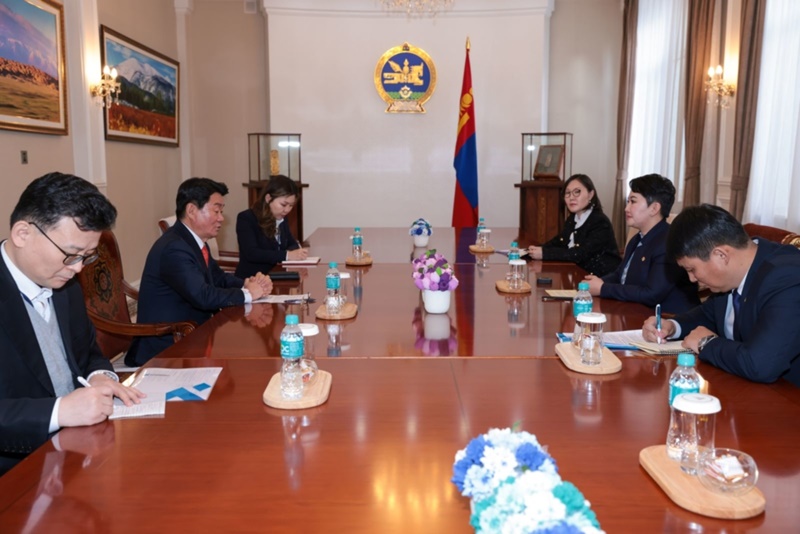 Бүгд Найрамдах Солонгос Улсаас Монгол Улсад суугаа Онц бөгөөд Бүрэн эрхт Элчин сайд Ким Жун Гү